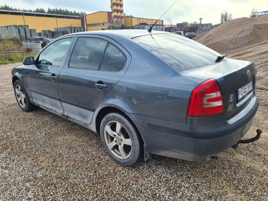 Grey Skoda Octavia 2005 in Vilnius, with an engine capacity of 1.90 L and mileage of 304 thousand km for 550 €, photo 4 on AUTOMOTO.COM.LV