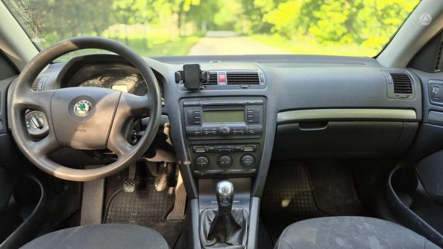 Grey Skoda Octavia 2006 in Panevezys, with an engine capacity of 1.90 L and mileage of 412 thousand km for 1500 €, photo 7 on AUTOMOTO.COM.LV