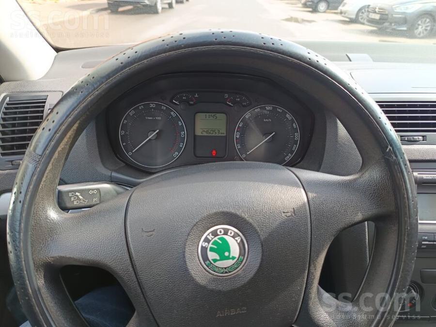Pelēks Skoda Octavia 2007 Liepāja, ar dzinēja tilpumu 1.90 L un nobraukumu 246 tūkst. km par 2300 €, foto 8 vietnē AUTOMOTO.COM.LV