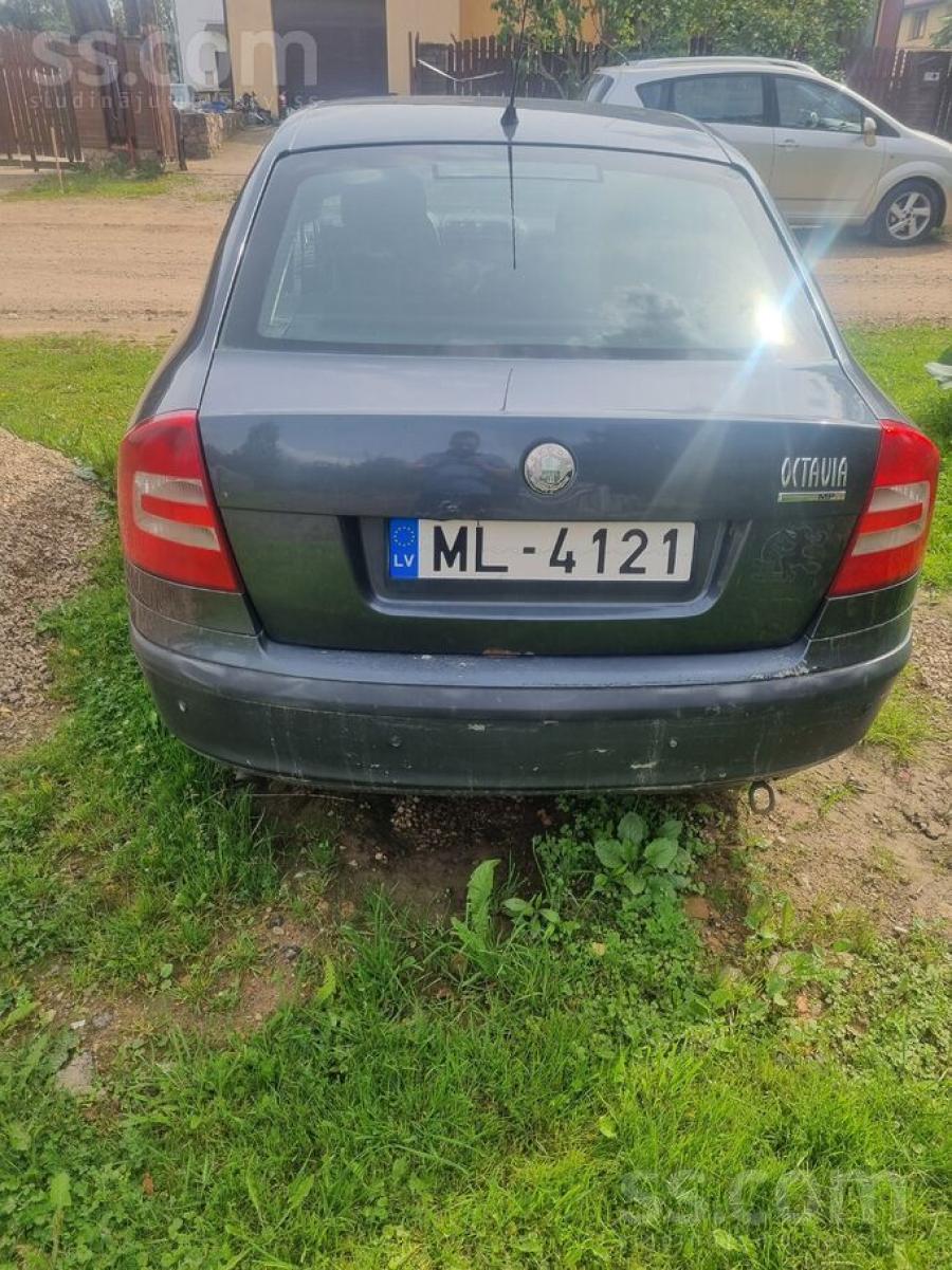 Grey Skoda Octavia 2007 in Valmiera, with an engine capacity of 1.60 L and mileage of 306 thousand km for 400 €, photo 5 on AUTOMOTO.COM.LV