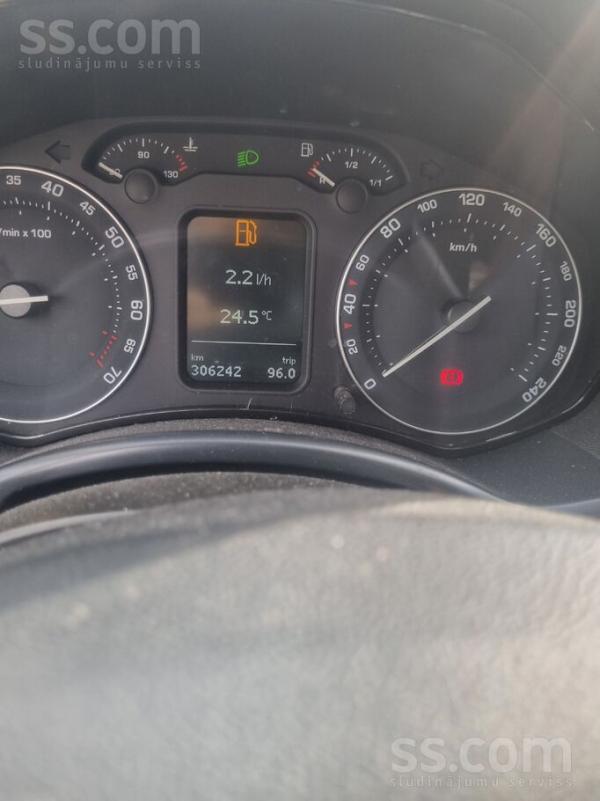 Pelēks Skoda Octavia 2007 Valmiera, ar dzinēja tilpumu 1.60 L un nobraukumu 306 tūkst. km par 400 €, foto 8 vietnē AUTOMOTO.COM.LV