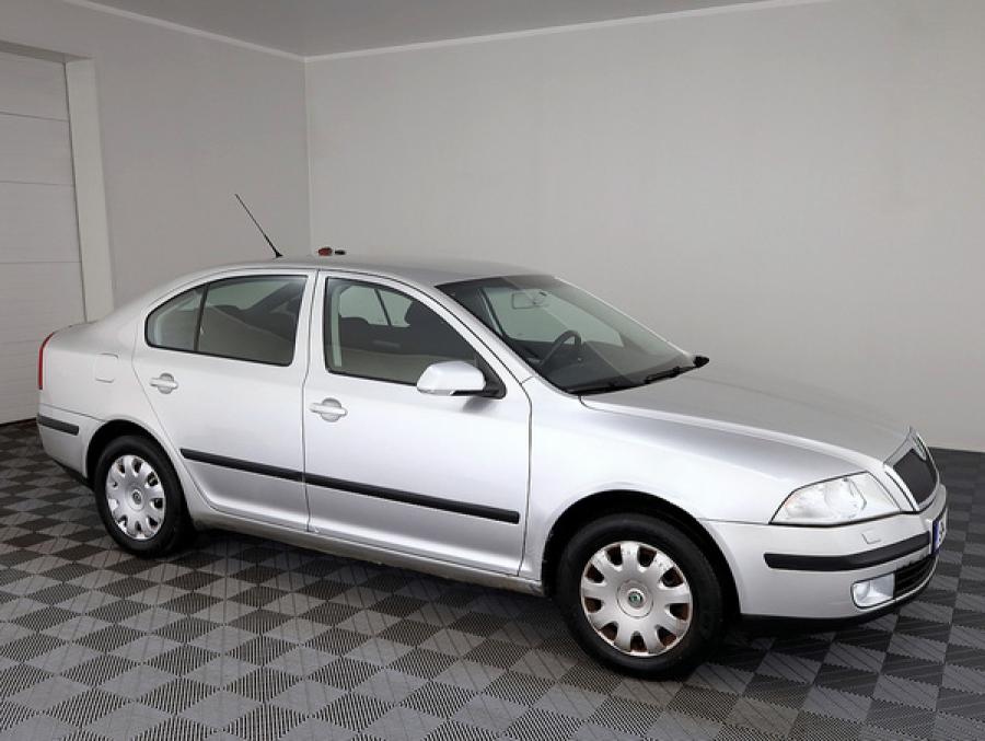 Grey Skoda Octavia 2007 in Tallinn, with an engine capacity of 1.60 L and mileage of 189 thousand km for 999 €, photo 1 on AUTOMOTO.COM.LV