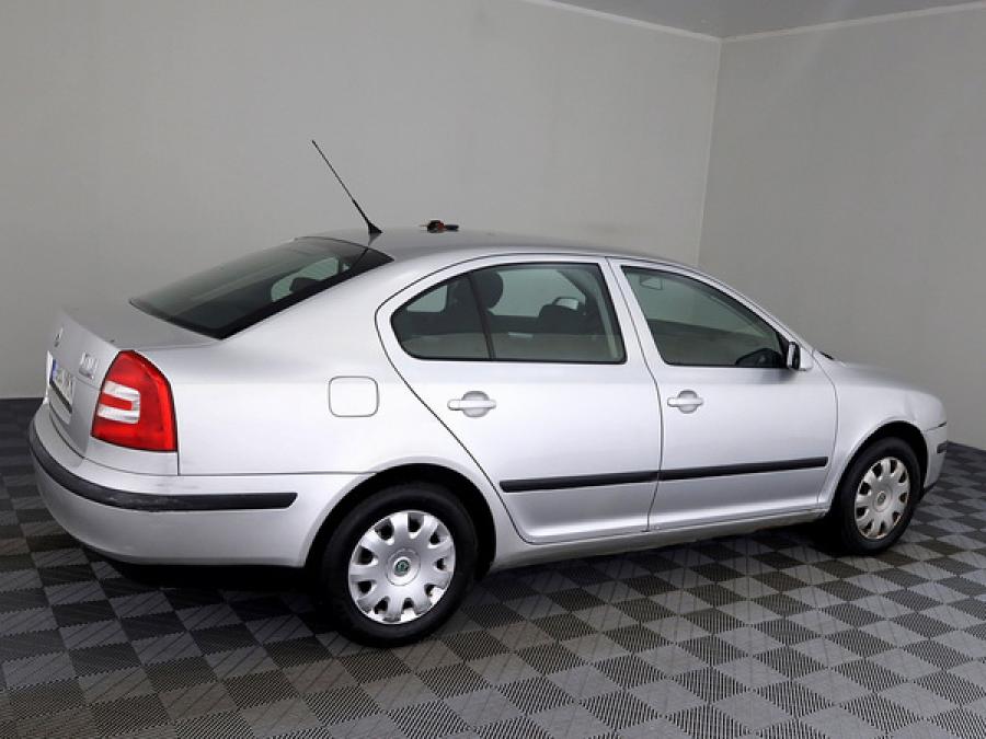 Grey Skoda Octavia 2007 in Tallinn, with an engine capacity of 1.60 L and mileage of 189 thousand km for 999 €, photo 4 on AUTOMOTO.COM.LV