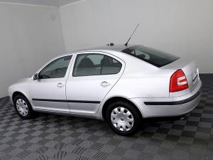 Grey Skoda Octavia 2007 in Tallinn, with an engine capacity of 1.60 L and mileage of 189 thousand km for 999 €, photo 5 on AUTOMOTO.COM.LV