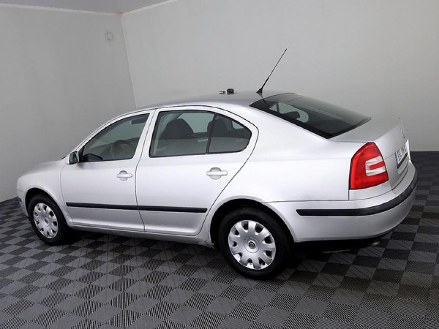 Grey Skoda Octavia 2007 in Tallinn, with an engine capacity of 1.60 L and mileage of 189 thousand km for 999 €, photo 5 on AUTOMOTO.COM.LV