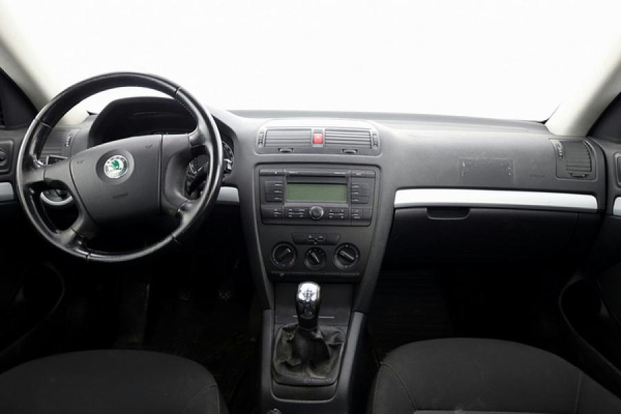 Grey Skoda Octavia 2007 in Tallinn, with an engine capacity of 1.60 L and mileage of 189 thousand km for 999 €, photo 6 on AUTOMOTO.COM.LV