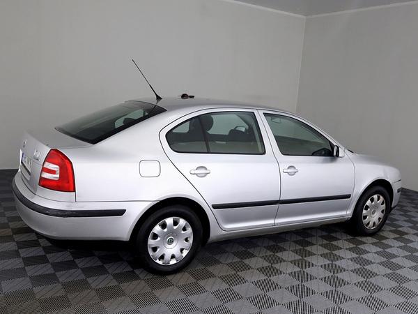 Grey Skoda Octavia 2007 in Tallinn, with an engine capacity of 1.60 L and mileage of 189 thousand km for 999 €, photo 4 on AUTOMOTO.COM.LV