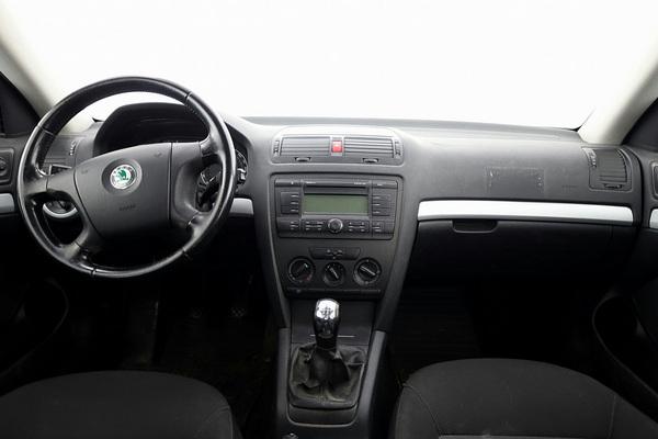 Grey Skoda Octavia 2007 in Tallinn, with an engine capacity of 1.60 L and mileage of 189 thousand km for 999 €, photo 6 on AUTOMOTO.COM.LV