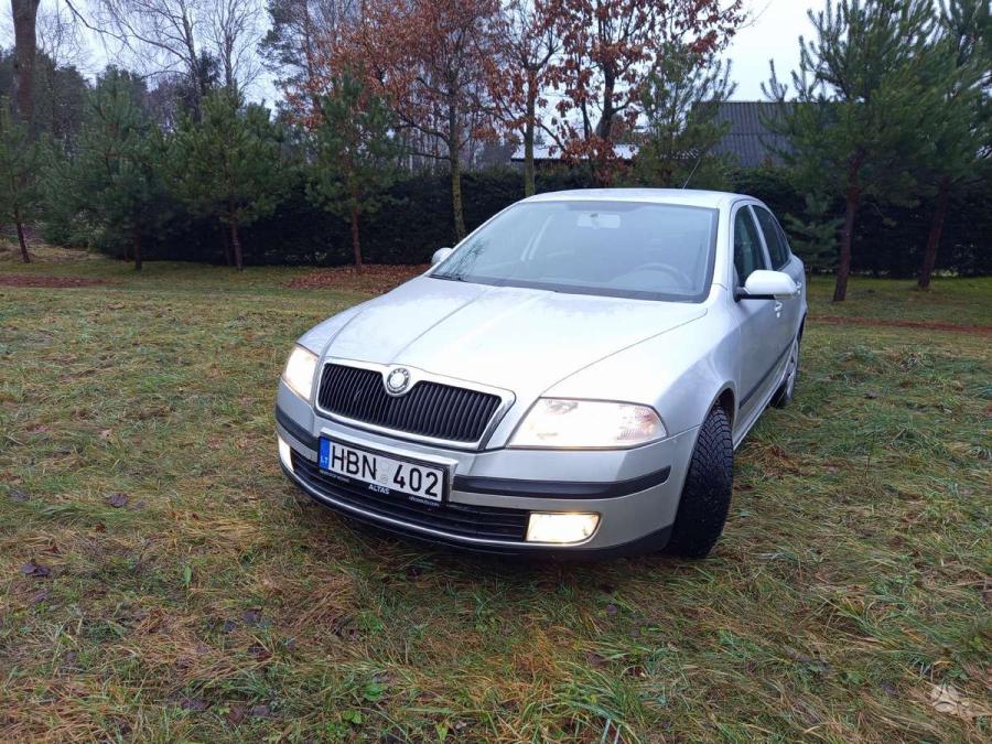 Grey Skoda Octavia 2008 in Ukmerge, with an engine capacity of 1.60 L and mileage of 247 thousand km for 1750 €, photo 1 on AUTOMOTO.COM.LV