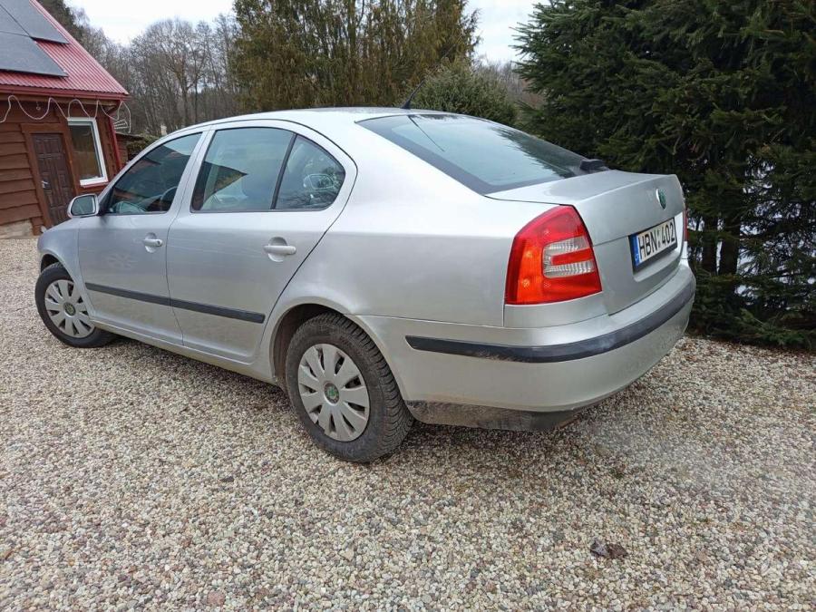 Grey Skoda Octavia 2008 in Ukmerge, with an engine capacity of 1.60 L and mileage of 247 thousand km for 1750 €, photo 3 on AUTOMOTO.COM.LV