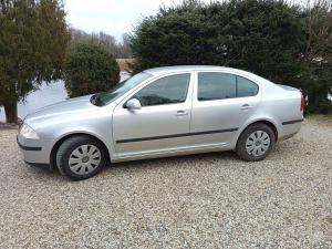 Grey Skoda Octavia 2008 in Ukmerge, with an engine capacity of 1.60 L and mileage of 247 thousand km for 1750 €, photo 4 on AUTOMOTO.COM.LV