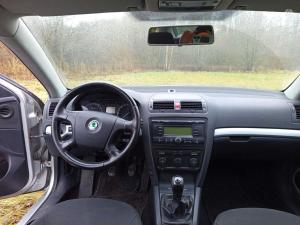 Grey Skoda Octavia 2008 in Ukmerge, with an engine capacity of 1.60 L and mileage of 247 thousand km for 1750 €, photo 6 on AUTOMOTO.COM.LV