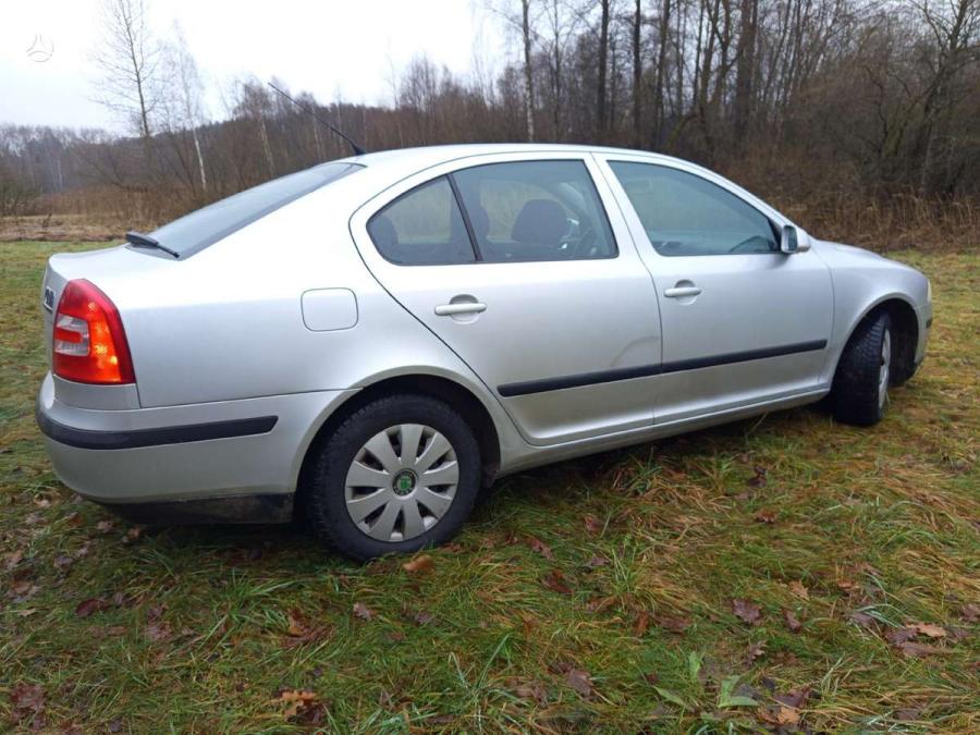 Grey Skoda Octavia 2008 in Ukmerge, with an engine capacity of 1.60 L and mileage of 247 thousand km for 1750 €, photo 9 on AUTOMOTO.COM.LV