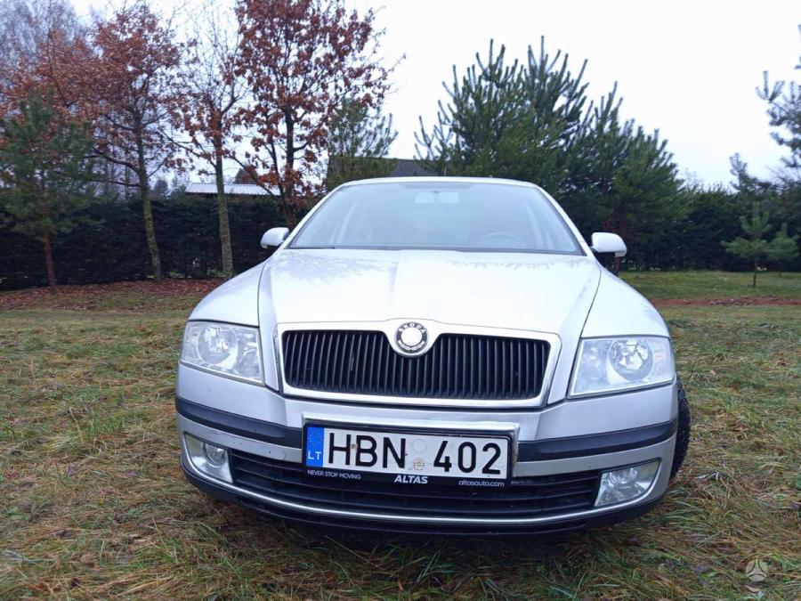 Grey Skoda Octavia 2008 in Ukmerge, with an engine capacity of 1.60 L and mileage of 247 thousand km for 1750 €, photo 12 on AUTOMOTO.COM.LV