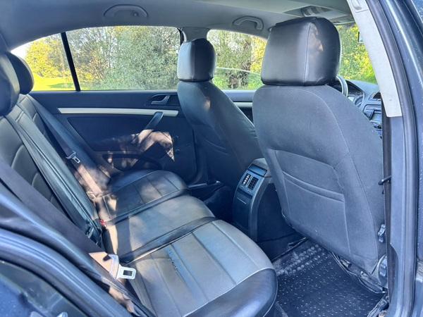 Pelēks Skoda Octavia 2008 Narva, ar dzinēja tilpumu 1.60 L un nobraukumu 290 tūkst. km par 990 €, foto 3 vietnē AUTOMOTO.COM.LV
