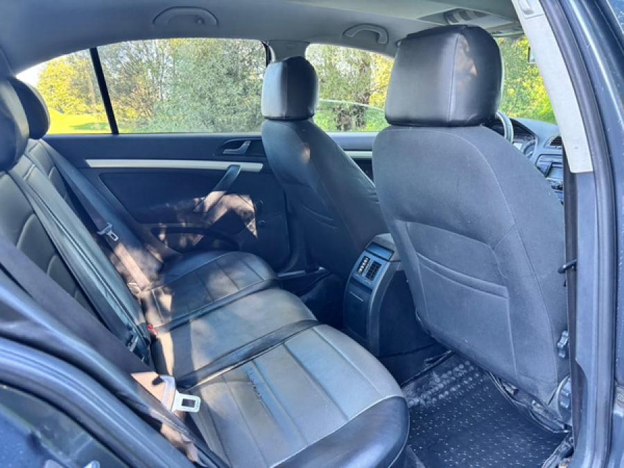 Pelēks Skoda Octavia 2008 Narva, ar dzinēja tilpumu 1.60 L un nobraukumu 290 tūkst. km par 990 €, foto 4 vietnē AUTOMOTO.COM.LV