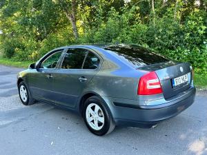 Pelēks Skoda Octavia 2008 Narva, ar dzinēja tilpumu 1.60 L un nobraukumu 290 tūkst. km par 990 €, foto 7 vietnē AUTOMOTO.COM.LV