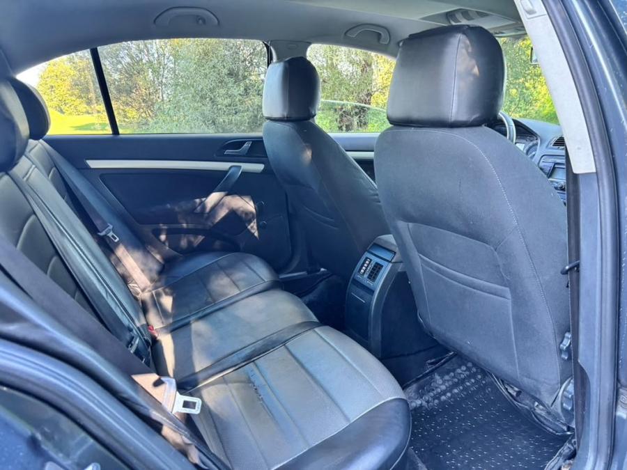 Pelēks Skoda Octavia 2008 Narva, ar dzinēja tilpumu 1.60 L un nobraukumu 290 tūkst. km par 990 €, foto 10 vietnē AUTOMOTO.COM.LV