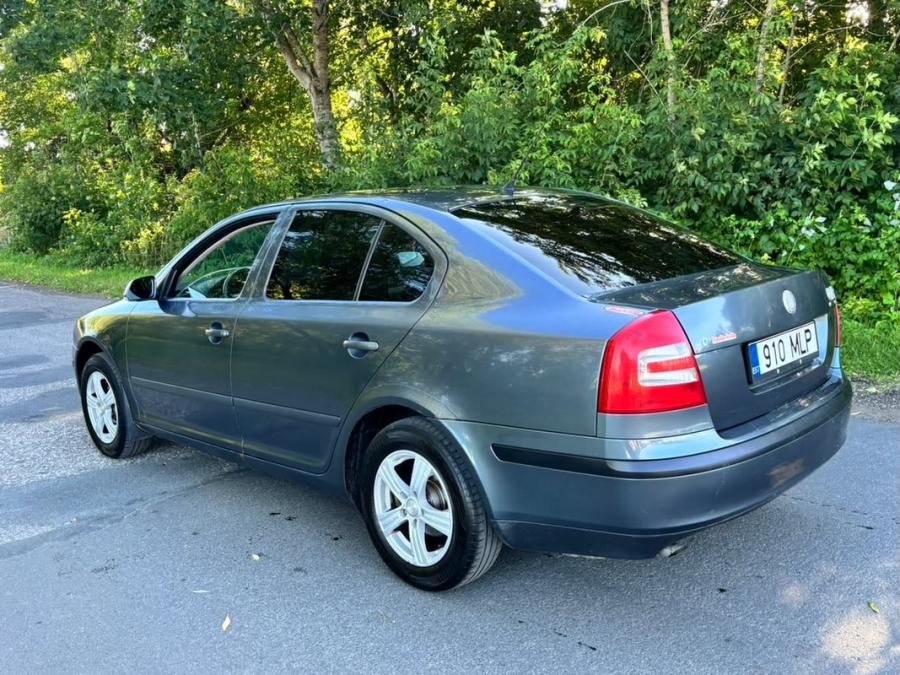 Pelēks Skoda Octavia 2008 Narva, ar dzinēja tilpumu 1.60 L un nobraukumu 290 tūkst. km par 990 €, foto 13 vietnē AUTOMOTO.COM.LV