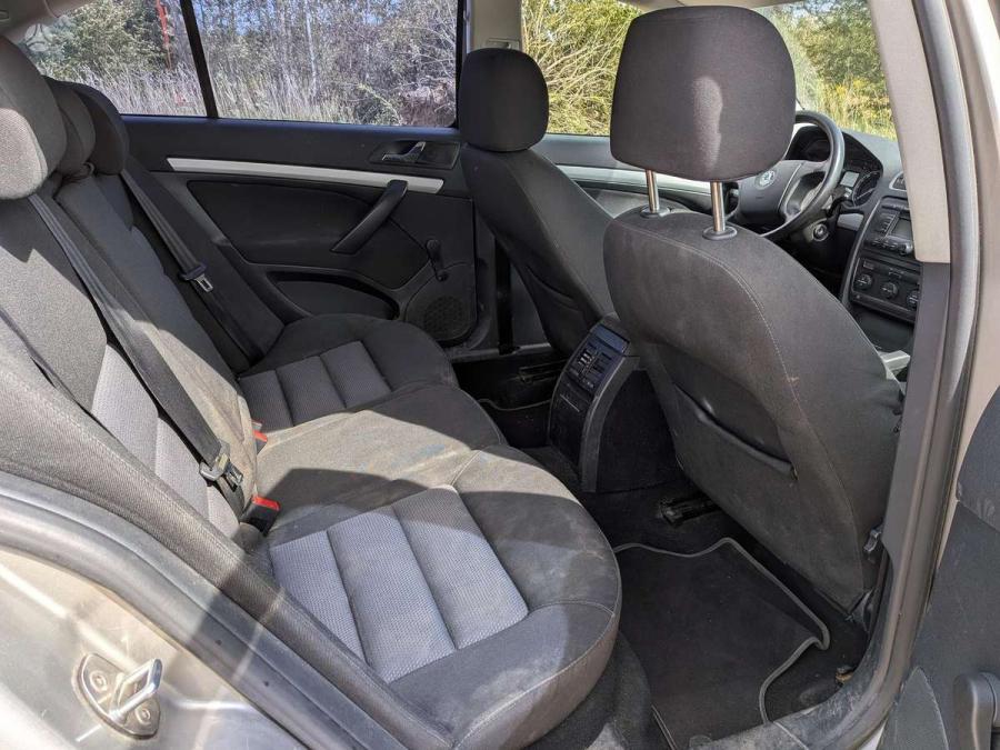 Grey Skoda Octavia 2008 in Vilnius, with an engine capacity of 1.90 L and mileage of 248 thousand km for 1700 €, photo 6 on AUTOMOTO.COM.LV