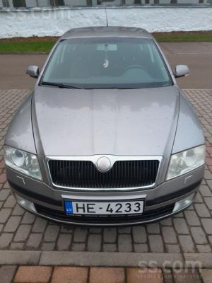 Pelēks Skoda Octavia 2008 Rēzekne, ar dzinēja tilpumu 2.00 L un nobraukumu 238 tūkst. km par 1050 €, foto 3 vietnē AUTOMOTO.COM.LV