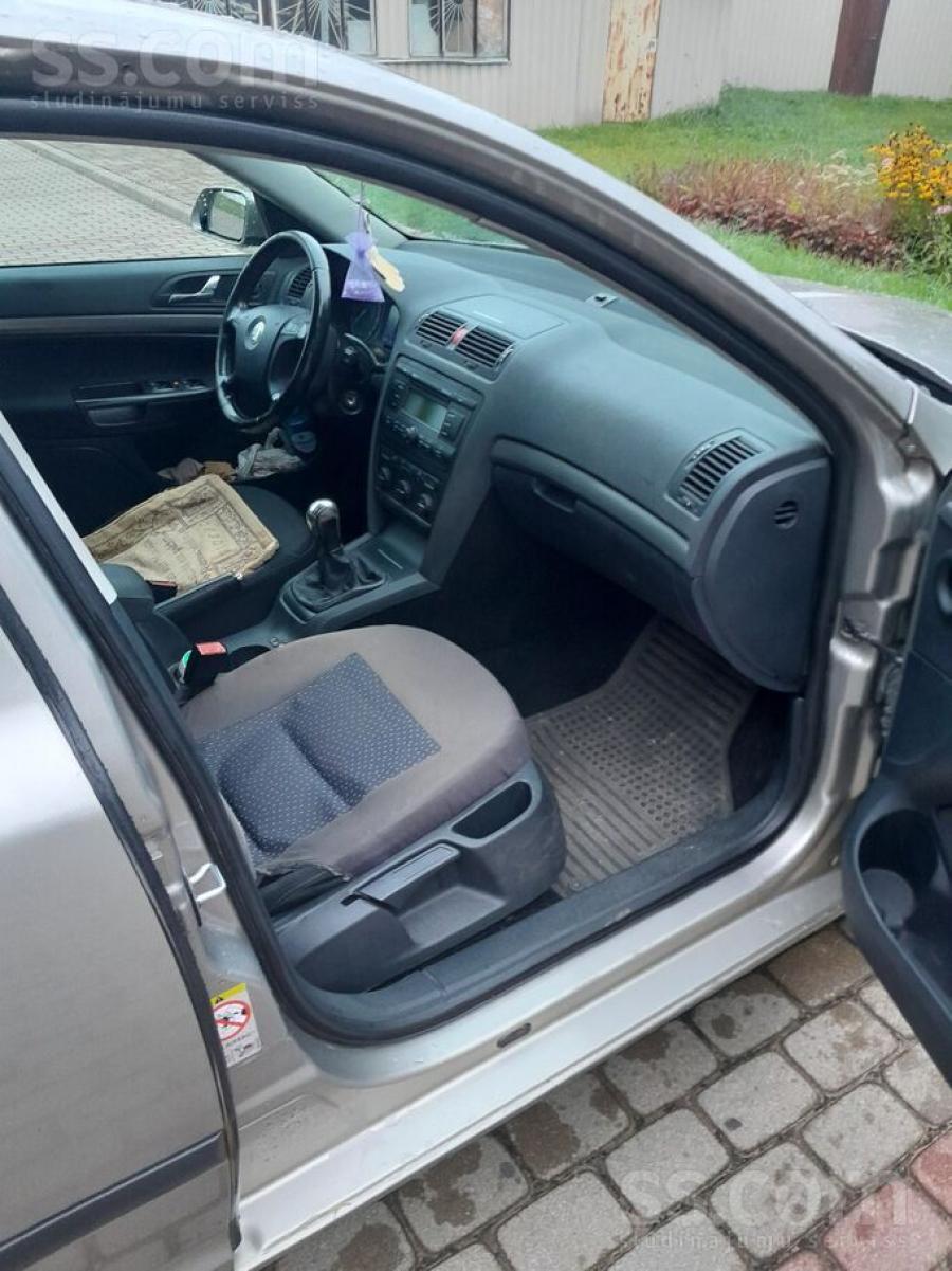 Pelēks Skoda Octavia 2008 Rēzekne, ar dzinēja tilpumu 2.00 L un nobraukumu 238 tūkst. km par 1050 €, foto 10 vietnē AUTOMOTO.COM.LV