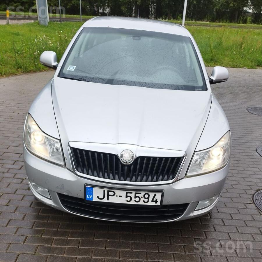 Grey Skoda Octavia 2009 in Riga, with an engine capacity of 2.00 L and mileage of 281 thousand km for 1600 €, photo 3 on AUTOMOTO.COM.LV