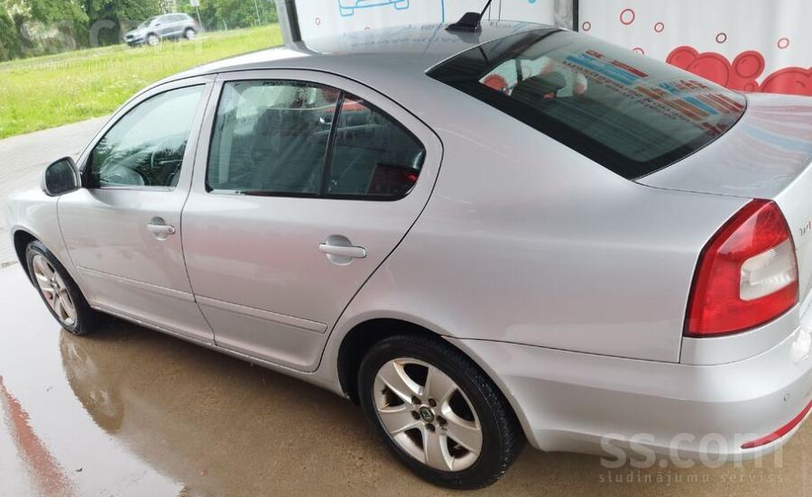 Grey Skoda Octavia 2009 in Riga, with an engine capacity of 2.00 L and mileage of 281 thousand km for 1600 €, photo 4 on AUTOMOTO.COM.LV