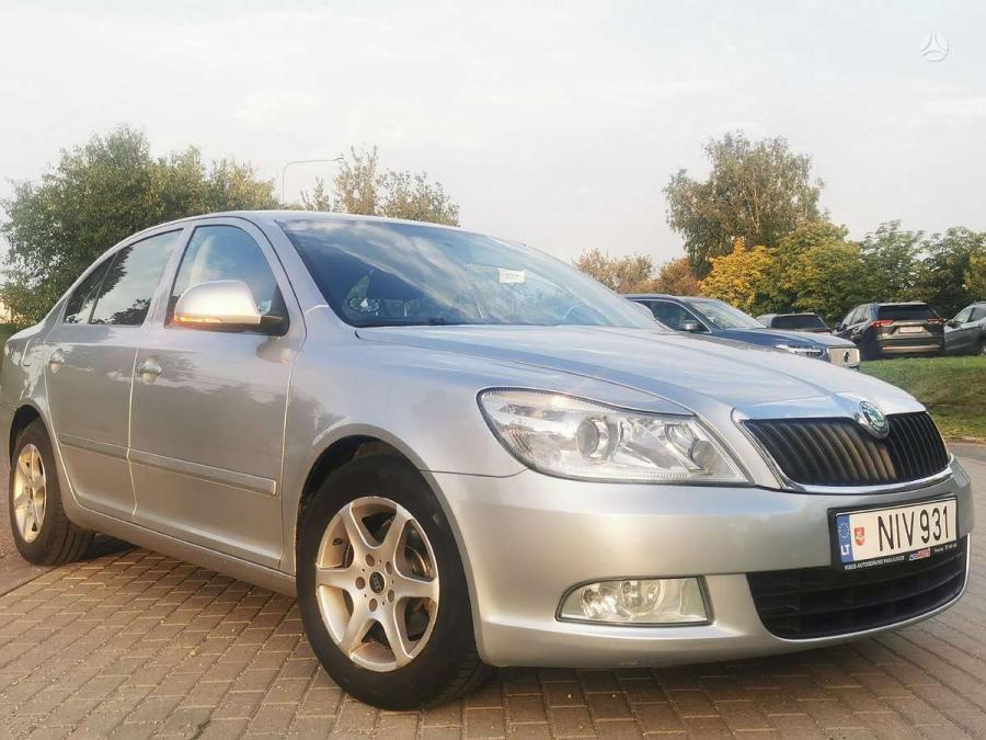 Grey Skoda Octavia 2009 in Vilnius, with an engine capacity of 1.60 L and mileage of 267 thousand km for 2992 €, photo 9 on AUTOMOTO.COM.LV