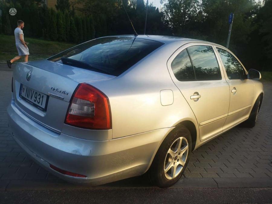 Grey Skoda Octavia 2009 in Vilnius, with an engine capacity of 1.60 L and mileage of 268 thousand km for 2950 €, photo 2 on AUTOMOTO.COM.LV