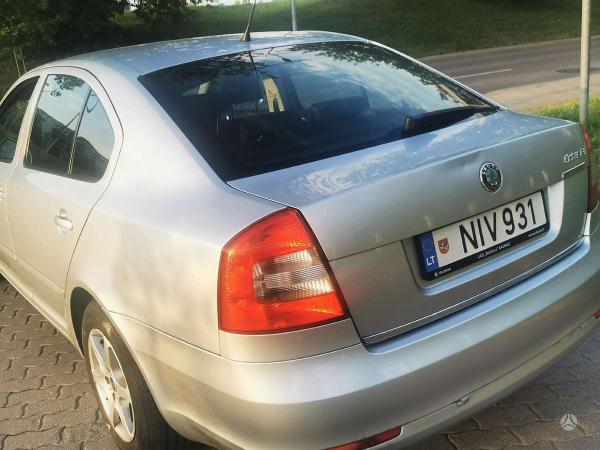 Grey Skoda Octavia 2009 in Vilnius, with an engine capacity of 1.60 L and mileage of 267 thousand km for 2950 €, photo 4 on AUTOMOTO.COM.LV