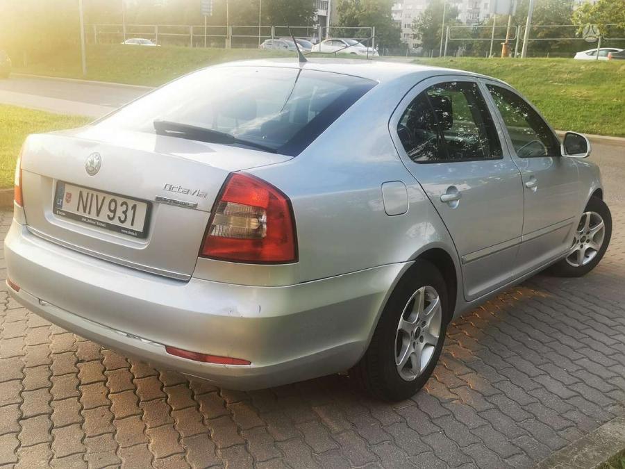 Pelēks Skoda Octavia 2009 Viļņa, ar dzinēja tilpumu 1.60 L un nobraukumu 267 tūkst. km par 2950 €, foto 5 vietnē AUTOMOTO.COM.LV