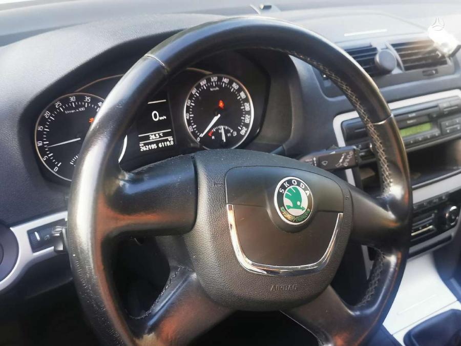 Pelēks Skoda Octavia 2009 Viļņa, ar dzinēja tilpumu 1.60 L un nobraukumu 267 tūkst. km par 2950 €, foto 8 vietnē AUTOMOTO.COM.LV