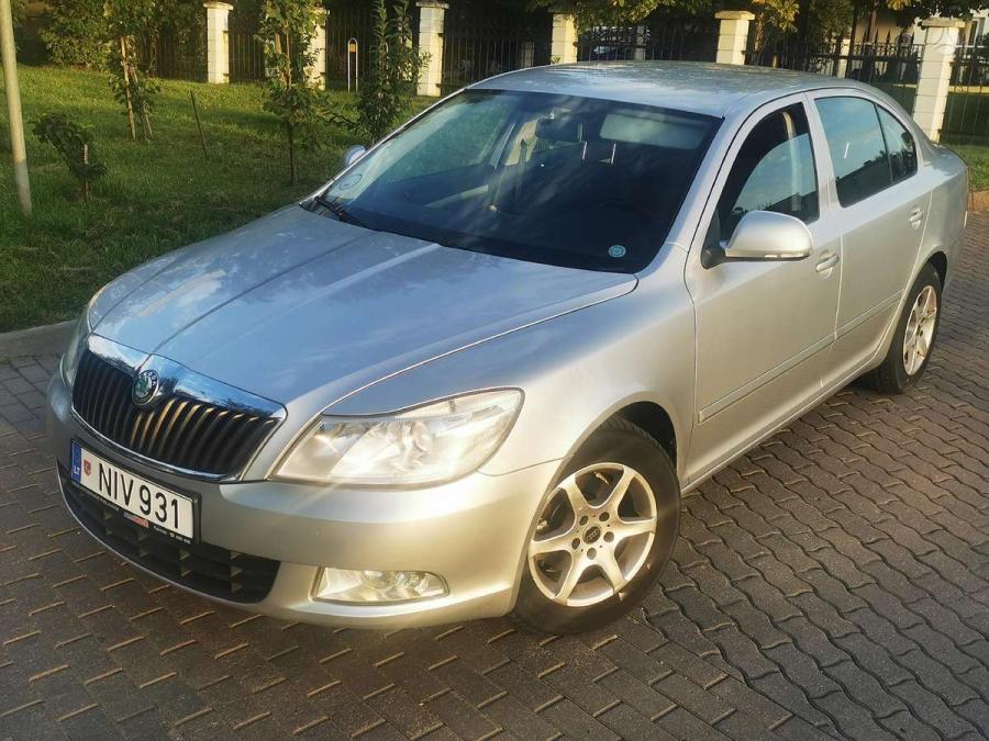 Grey Skoda Octavia 2009 in Vilnius, with an engine capacity of 1.60 L and mileage of 268 thousand km for 2950 €, photo 7 on AUTOMOTO.COM.LV