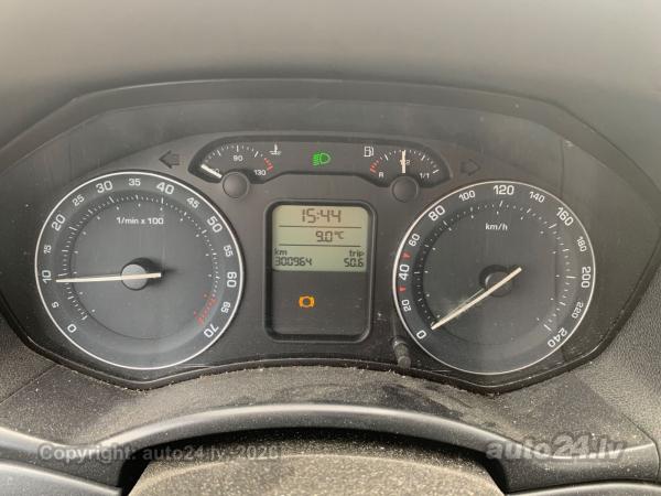Grey Skoda Octavia 2009 in Rakvere, with an engine capacity of 1.60 L and mileage of 301 thousand km for 900 €, photo 8 on AUTOMOTO.COM.LV