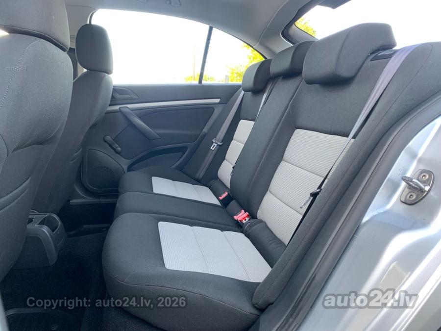 Pelēks Skoda Octavia 2009 Tallina, ar dzinēja tilpumu 1.60 L un nobraukumu 231 tūkst. km par 1999 €, foto 12 vietnē AUTOMOTO.COM.LV