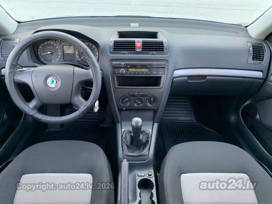 Pelēks Skoda Octavia 2009 Tallina, ar dzinēja tilpumu 1.60 L un nobraukumu 231 tūkst. km par 1999 €, foto 16 vietnē AUTOMOTO.COM.LV
