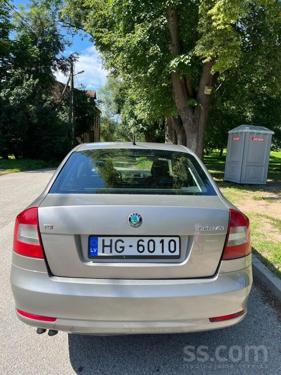 Grey Skoda Octavia 2009 in Riga, with an engine capacity of 2.00 L and mileage of 281 thousand km for 3400 €, photo 4 on AUTOMOTO.COM.LV