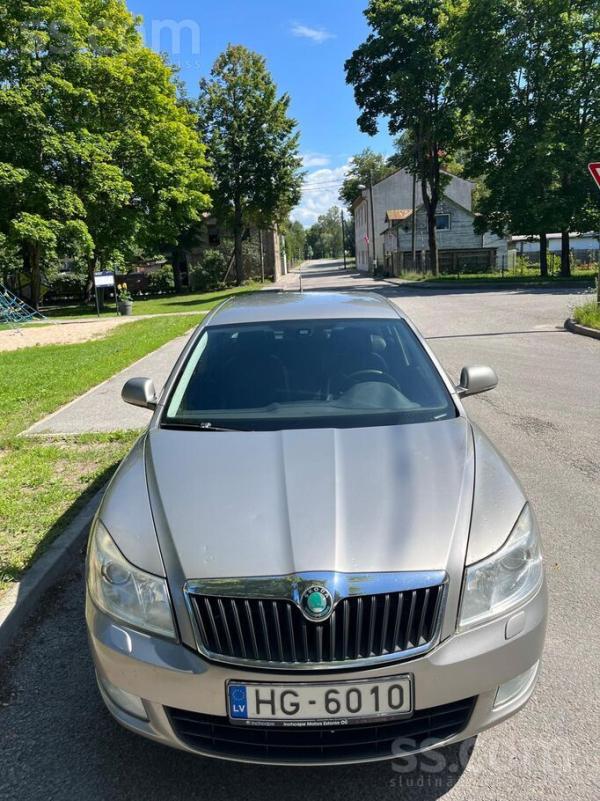 Pelēks Skoda Octavia 2009 Rīga, ar dzinēja tilpumu 2.00 L un nobraukumu 281 tūkst. km par 3400 €, foto 4 vietnē AUTOMOTO.COM.LV