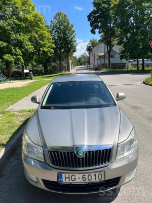 Grey Skoda Octavia 2009 in Riga, with an engine capacity of 2.00 L and mileage of 281 thousand km for 3400 €, photo 5 on AUTOMOTO.COM.LV