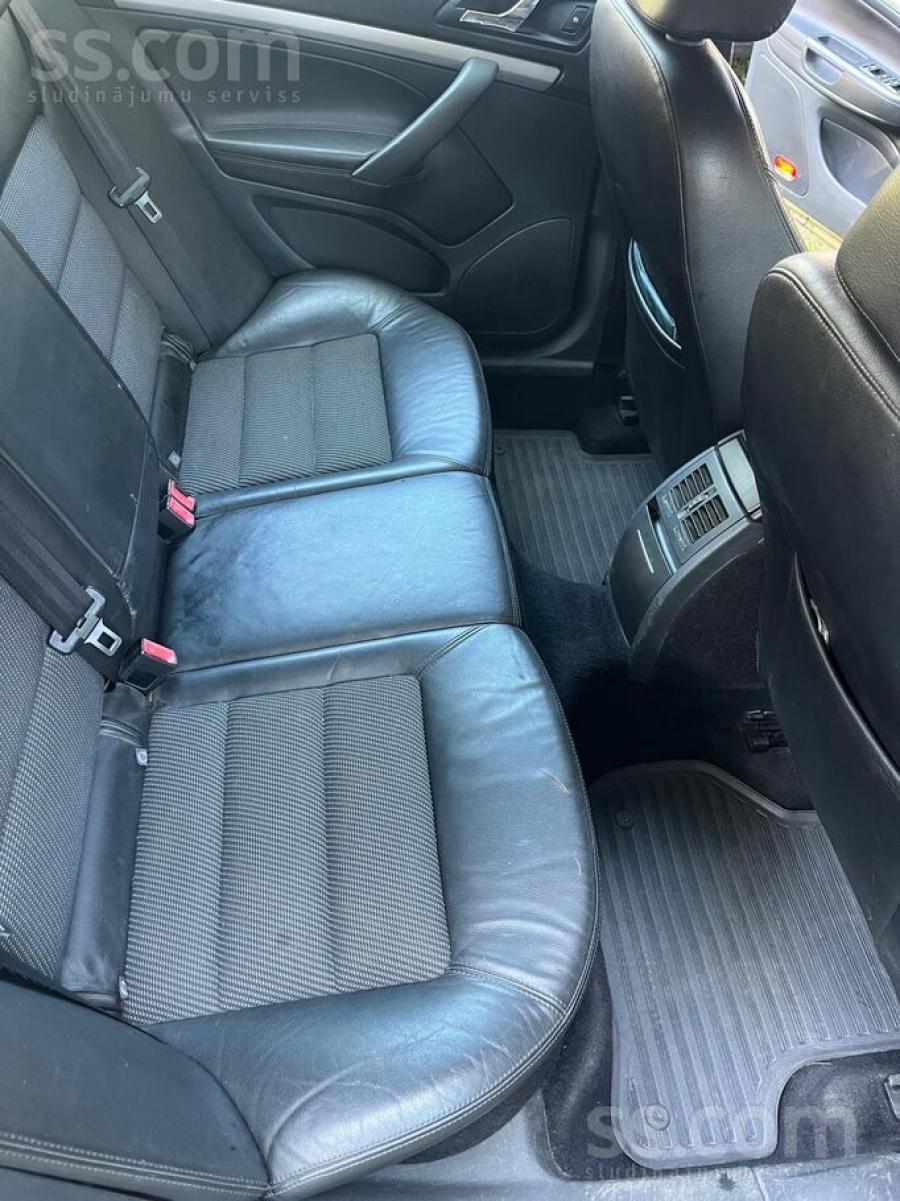 Grey Skoda Octavia 2009 in Riga, with an engine capacity of 2.00 L and mileage of 281 thousand km for 3400 €, photo 6 on AUTOMOTO.COM.LV