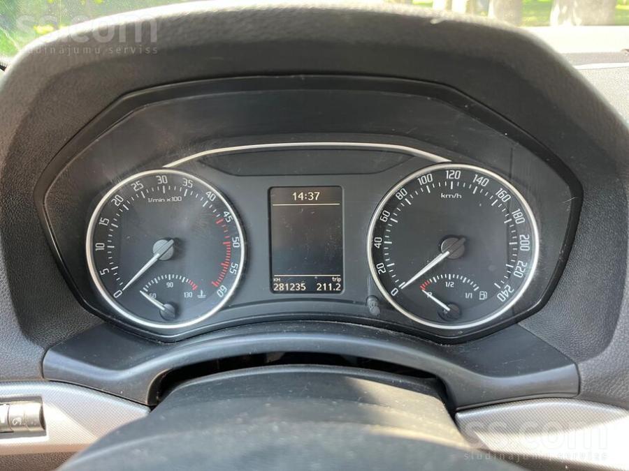 Grey Skoda Octavia 2009 in Riga, with an engine capacity of 2.00 L and mileage of 281 thousand km for 3400 €, photo 12 on AUTOMOTO.COM.LV