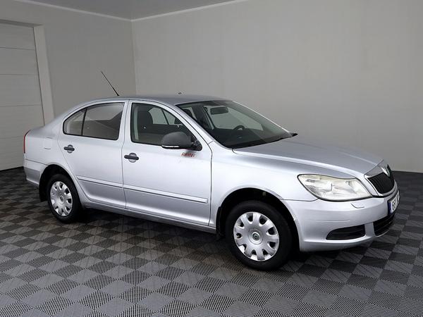 Grey Skoda Octavia 2009 in Tallinn, with an engine capacity of 1.60 L and mileage of 384 thousand km for 1099 €, photo 1 on AUTOMOTO.COM.LV