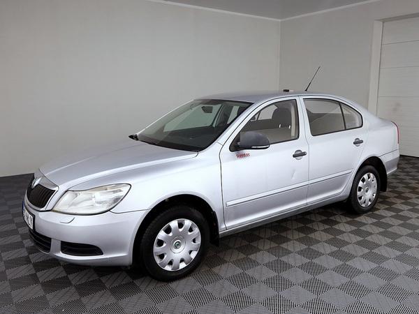 Grey Skoda Octavia 2009 in Tallinn, with an engine capacity of 1.60 L and mileage of 384 thousand km for 1099 €, photo 2 on AUTOMOTO.COM.LV