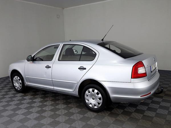 Grey Skoda Octavia 2009 in Tallinn, with an engine capacity of 1.60 L and mileage of 384 thousand km for 1099 €, photo 4 on AUTOMOTO.COM.LV