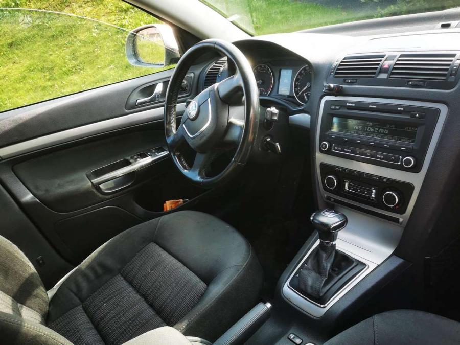 Grey Skoda Octavia 2009 in Vilnius, with an engine capacity of 1.90 L and mileage of 332 thousand km for 3450 €, photo 3 on AUTOMOTO.COM.LV