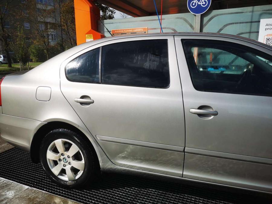 Grey Skoda Octavia 2009 in Vilnius, with an engine capacity of 1.90 L and mileage of 332 thousand km for 3450 €, photo 4 on AUTOMOTO.COM.LV