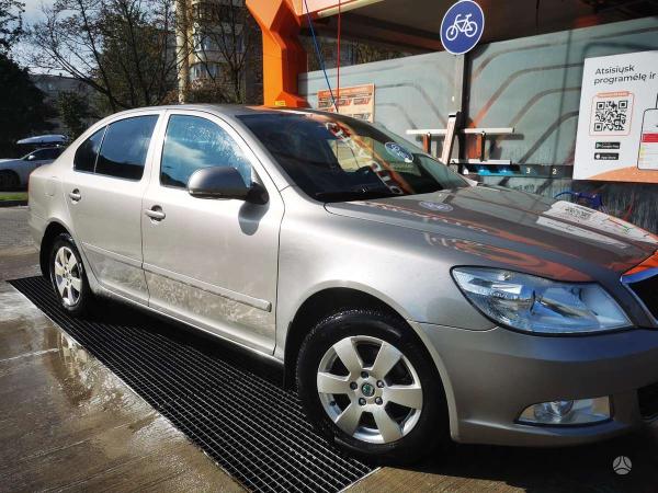 Pelēks Skoda Octavia 2009 Viļņa, ar dzinēja tilpumu 1.90 L un nobraukumu 332 tūkst. km par 3450 €, foto 5 vietnē AUTOMOTO.COM.LV