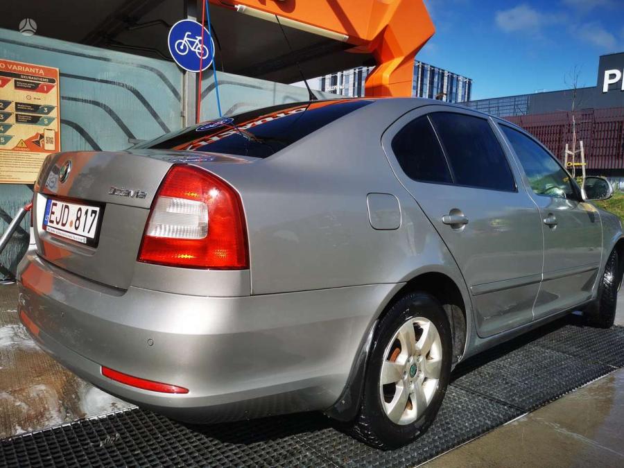 Grey Skoda Octavia 2009 in Vilnius, with an engine capacity of 1.90 L and mileage of 332 thousand km for 3450 €, photo 6 on AUTOMOTO.COM.LV