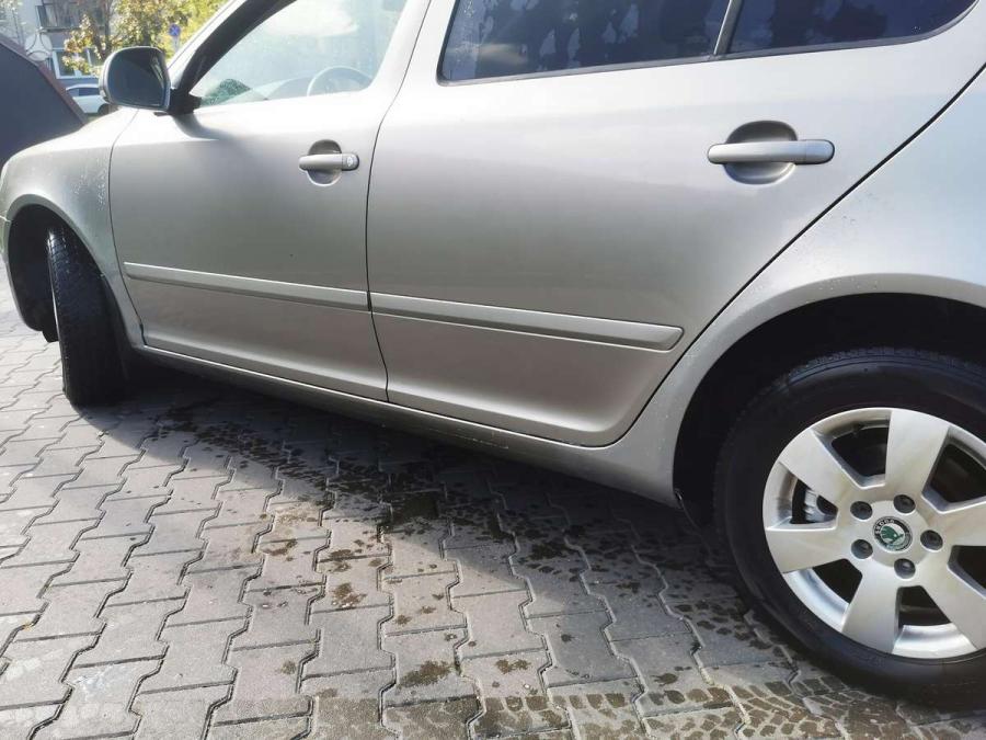 Grey Skoda Octavia 2009 in Vilnius, with an engine capacity of 1.90 L and mileage of 332 thousand km for 3450 €, photo 17 on AUTOMOTO.COM.LV